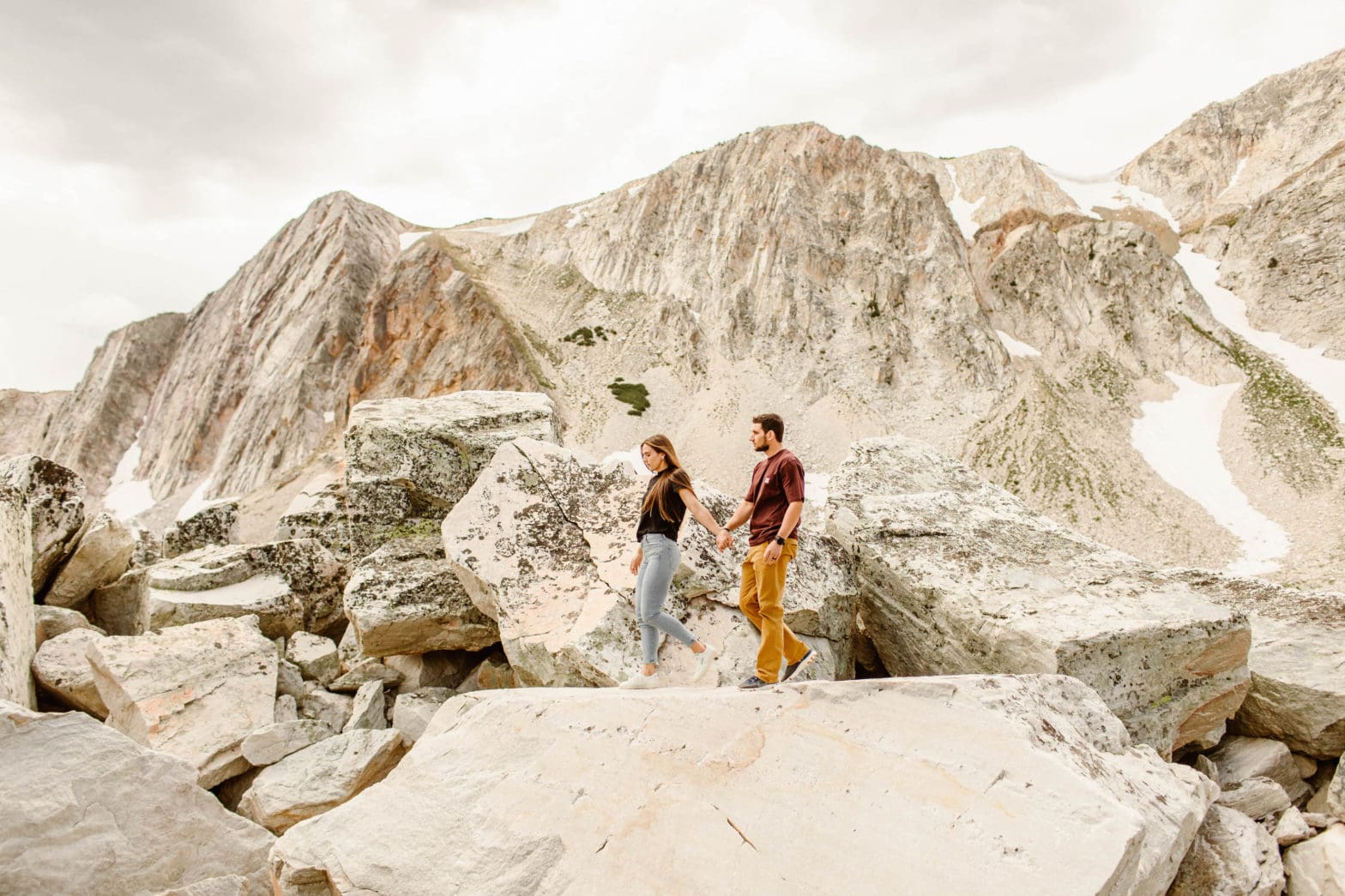 Hiking Date Outfit Ideas - What to Wear on a Hiking Date