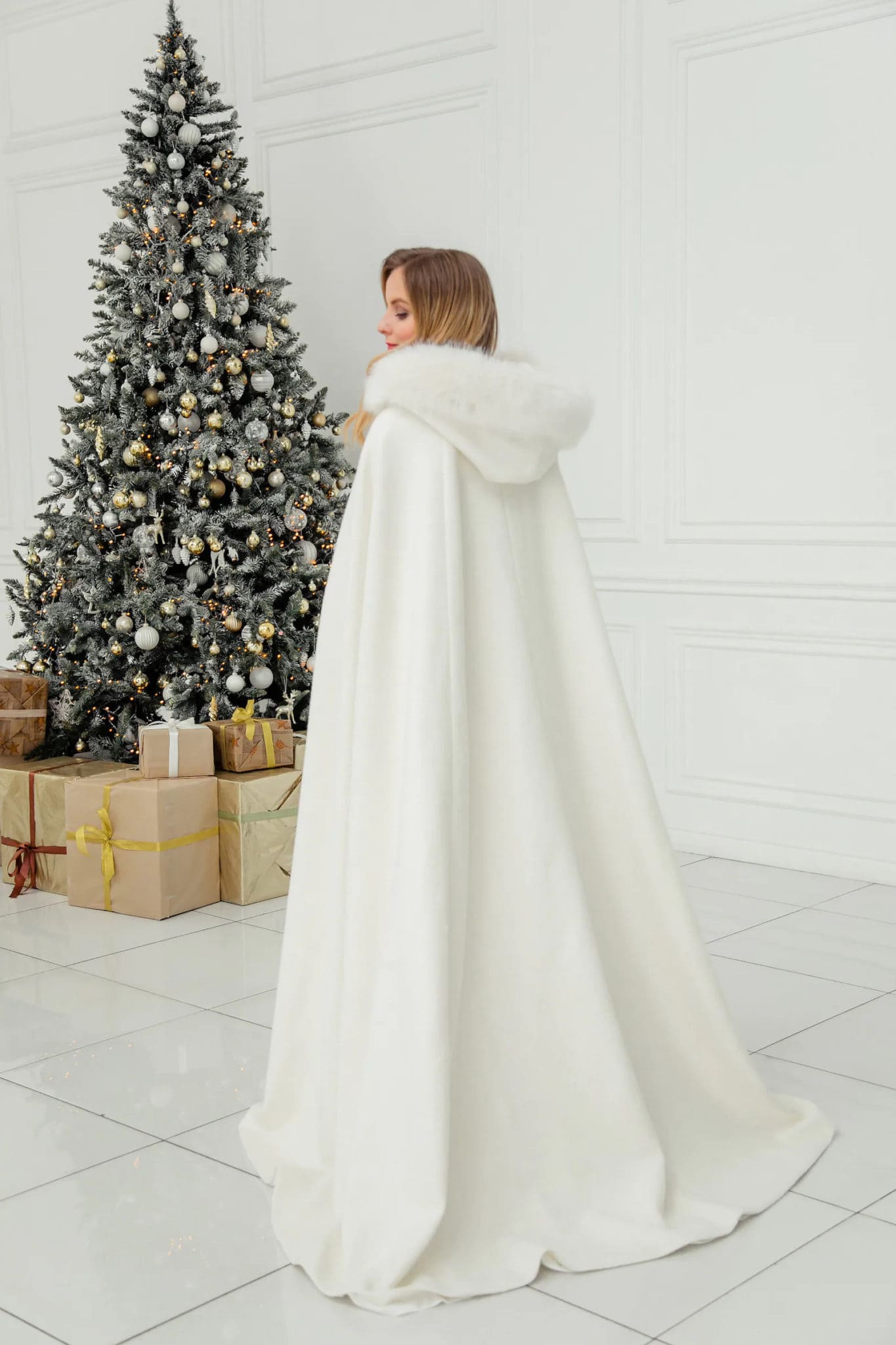 30 Cozy Winter Wedding Shawl and Wrap Options for Elopements