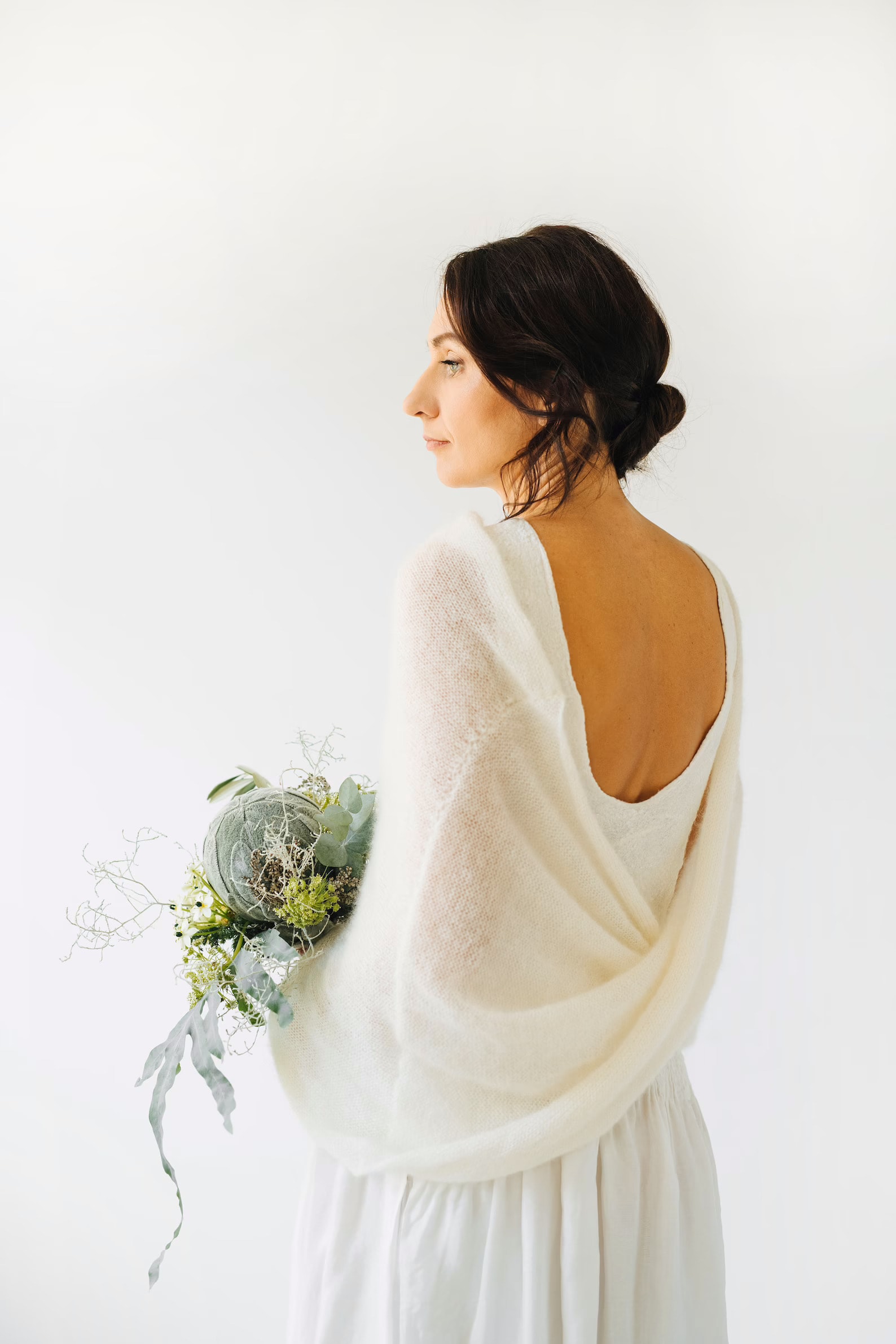 30 Cozy Winter Wedding Shawl and Wrap Options for Elopements