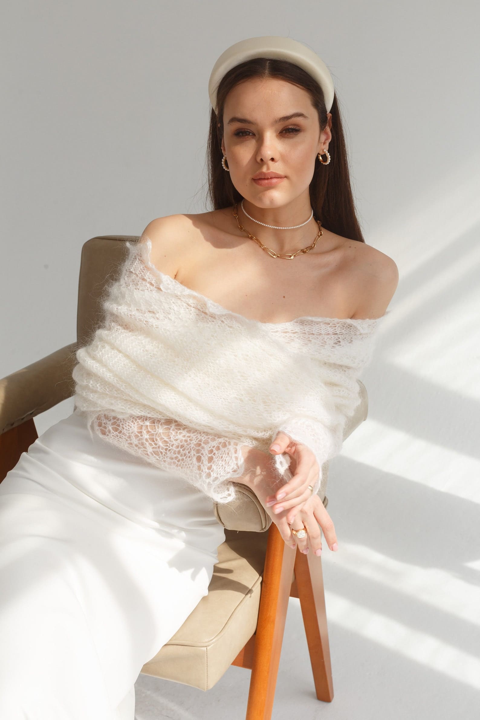 30 Cozy Winter Wedding Shawl and Wrap Options for Elopements