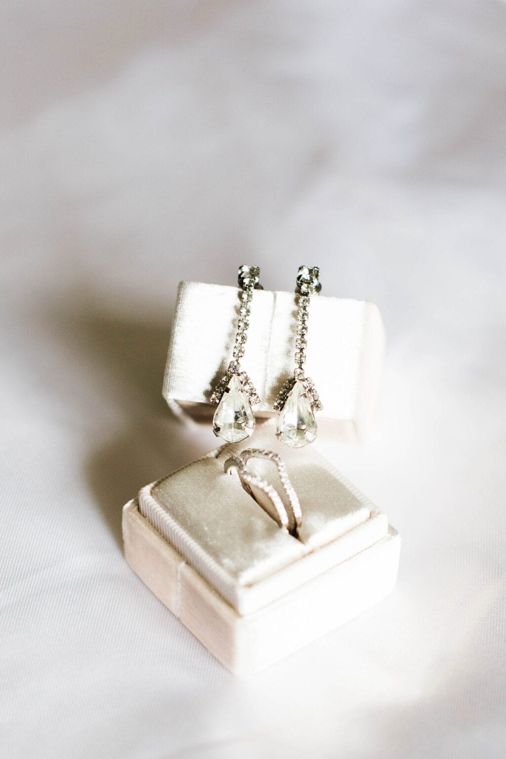 17 Most Unique Wedding Ring Box Designs for Your Engagement