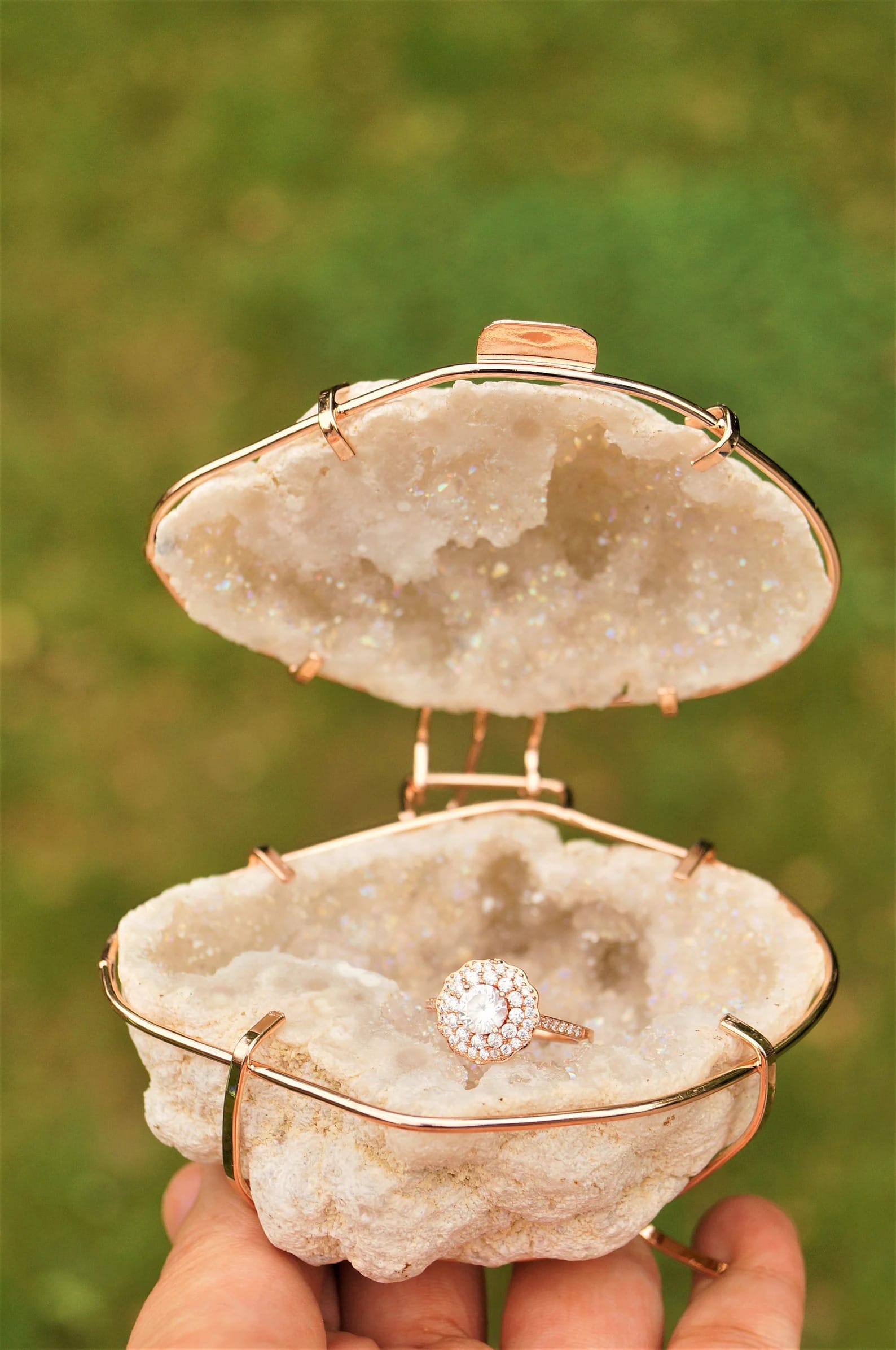 17 Most Unique Wedding Ring Box Designs for Your Engagement